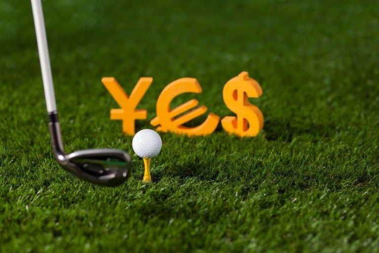 Are Golfers Rich? Here Is How Much They Make - Flawless Golf