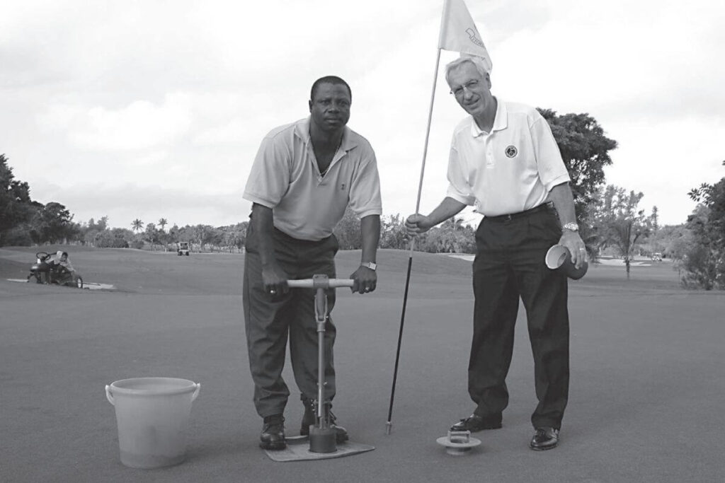 How To Cut Holes On A Golf Course And Change Cups - Flawless Golf